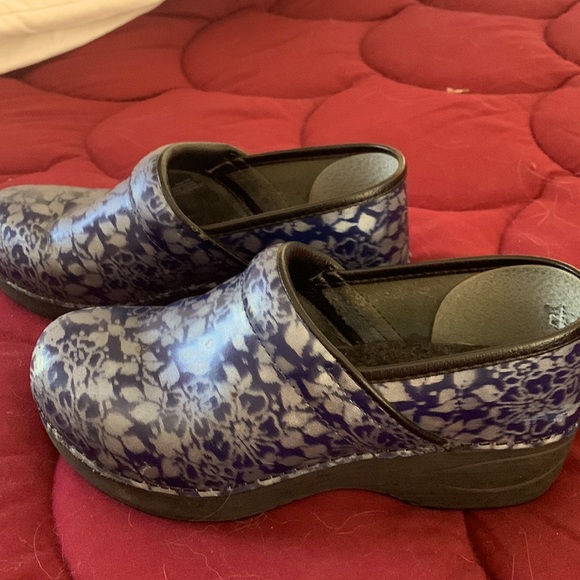 Dansko | Shoes | Dansko Eur 37 Patent Leather Blue Gray Flowers | Poshmark